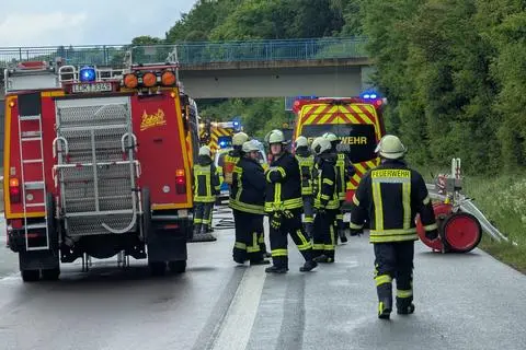 Auto überschlägt sich auf A45 bei Haiger